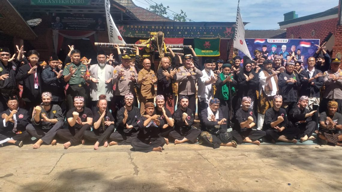 Belasan Pesilat dari Empat Negara Datangi Ponpes Alfath Sukabumi ...